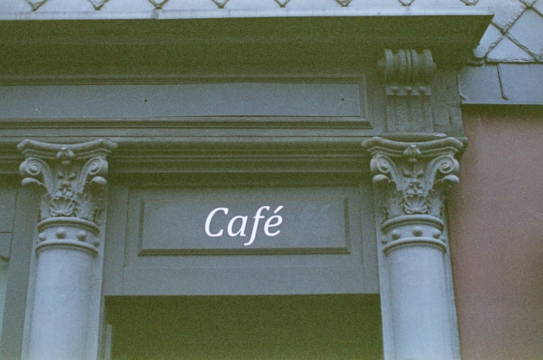 Café vs. Cafe: Ultimate Guide to Best Spelling Choice